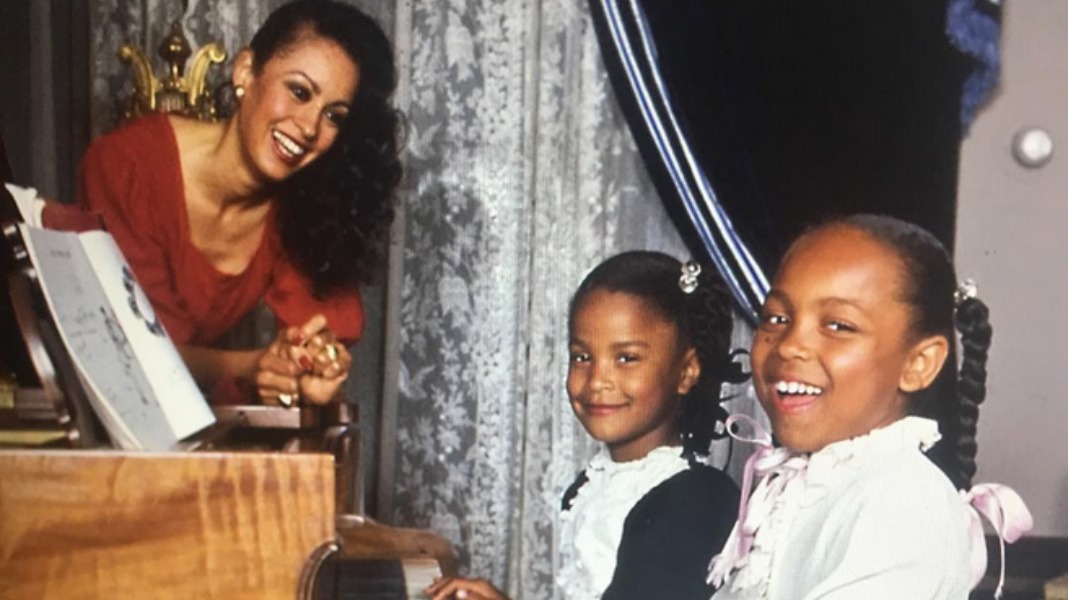 12 Flashback Friday Pictures From Our Favorite Celebs