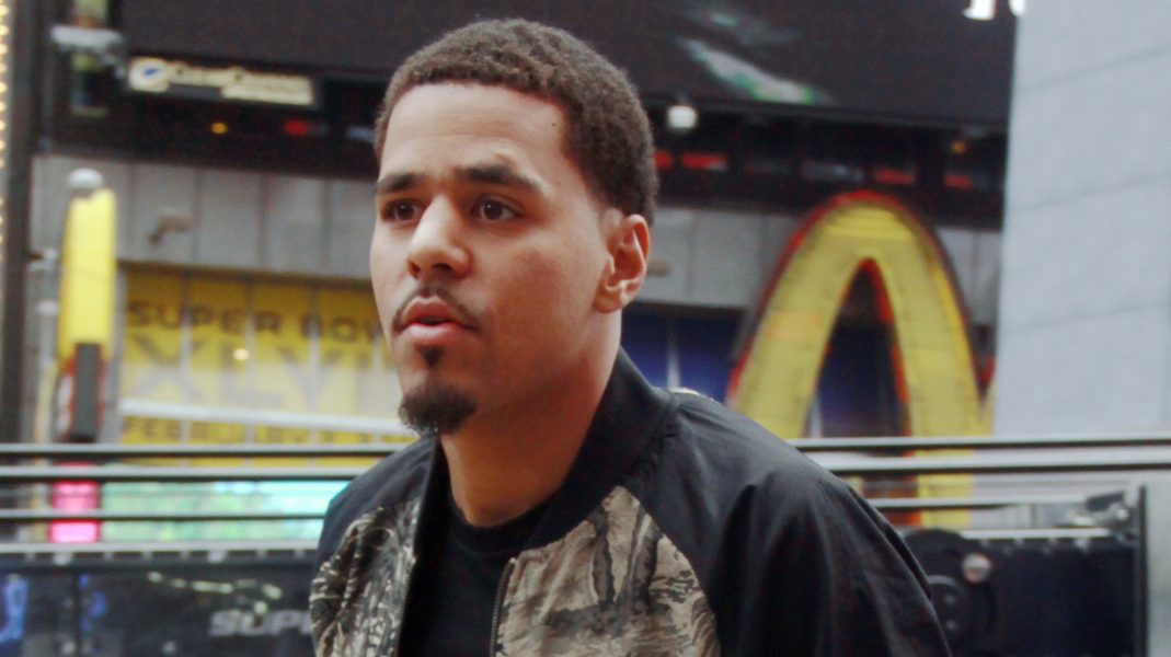 Celebrities Who Proudly Wore Unibrows Over The Years | MadameNoire