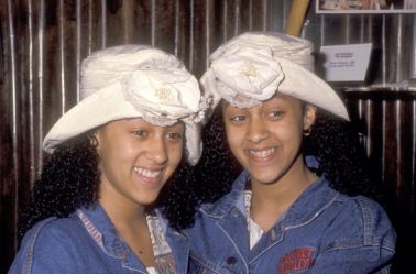 Behind The Scenes Moments From "Sister, Sister" From Tamera