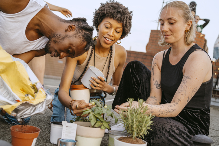 Pay It Forward: 7 Ways To Strengthen Your Community Ties Pay It Forward: 7 Ways To Strengthen Your Community Ties