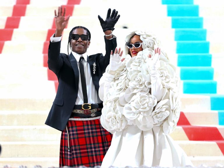 #MetGalaRoach: Cockroach Crashed The Red Carpet At Met Gala