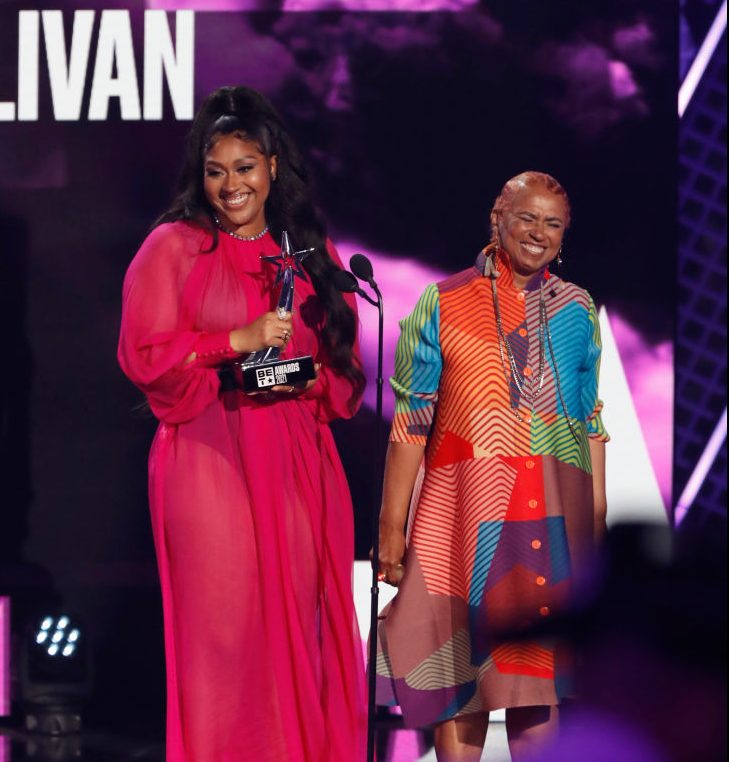 Jazmine Sullivan Mourns The Loss Of Her Mother Pam Sullivan