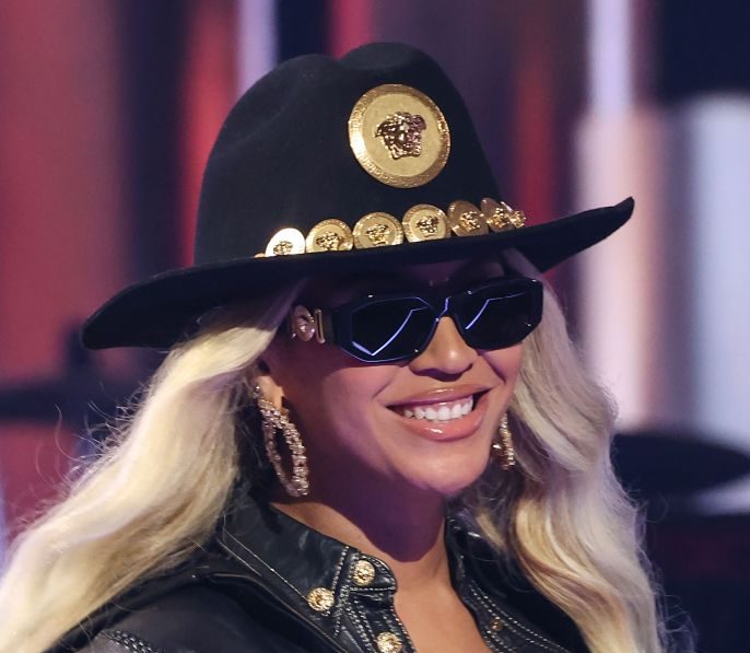 CHAPS AND CLAPPAS: Beyoncé Serves Cowboy Cakes In Latest IG Post