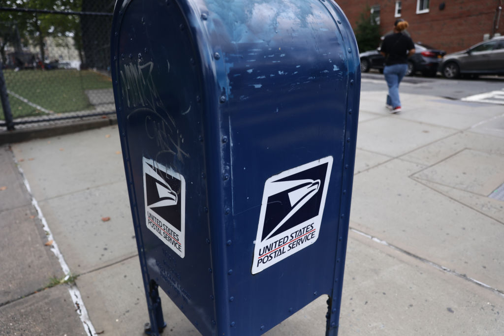 Female Postal Worker Fatally Shot As She Delivered Mail In Chicago